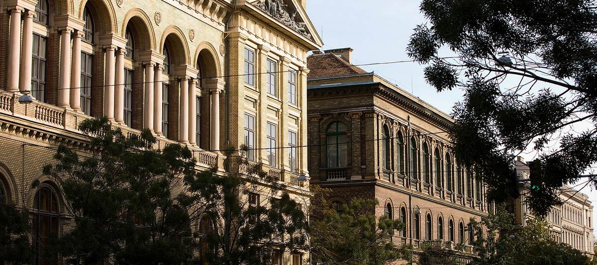 Intensive Hungarian Foundation Course Eötvös Loránd University